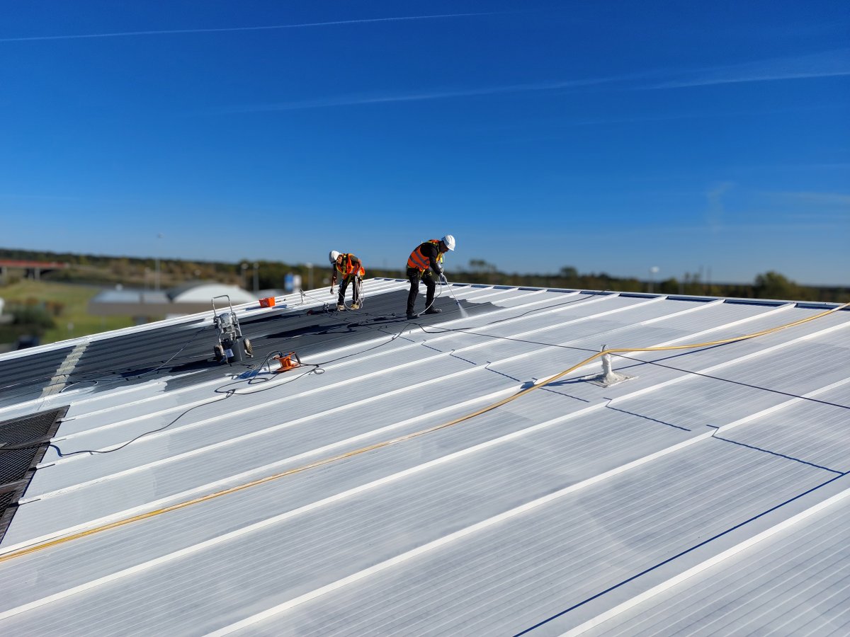 Peindre son toit en blanc, une solution qui séduit de plus en plus ...
